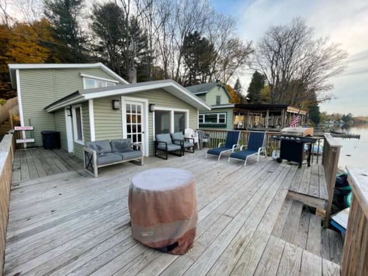 Peaceful Lake Front Cottage - Finger Lakes, NY