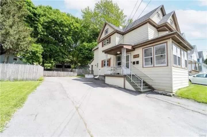 Quiet And Cozy Apartment In East Syracuse Ny. - Syracuse, NY