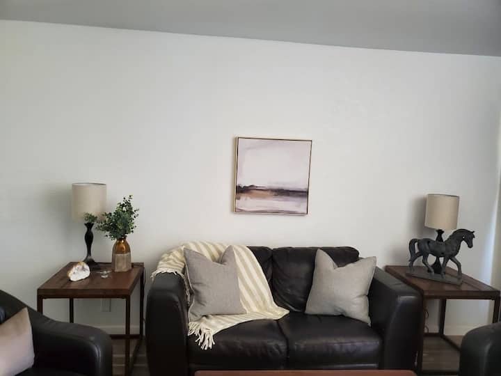 Cozy, Quiet Condo W/pool - パーム・スプリングス, CA
