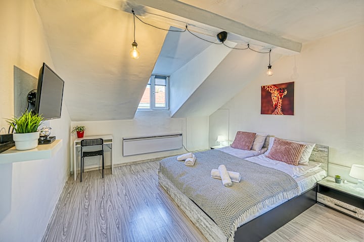 2 Bdr Perfect Location, Sunny And Cozy Apartment - Sofia