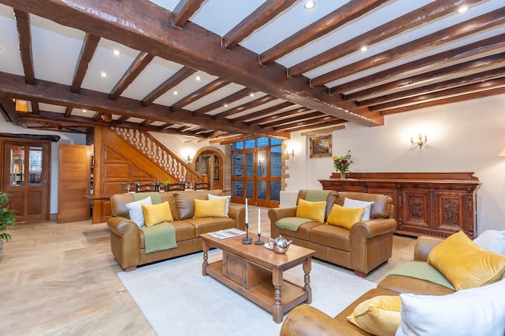 Poplar Barn - The Ideal Family Xmas & Small Events - Bradford