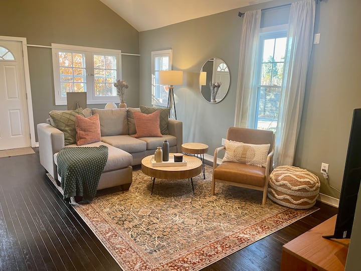 Bloomington Yellow House - Bloomington, IN