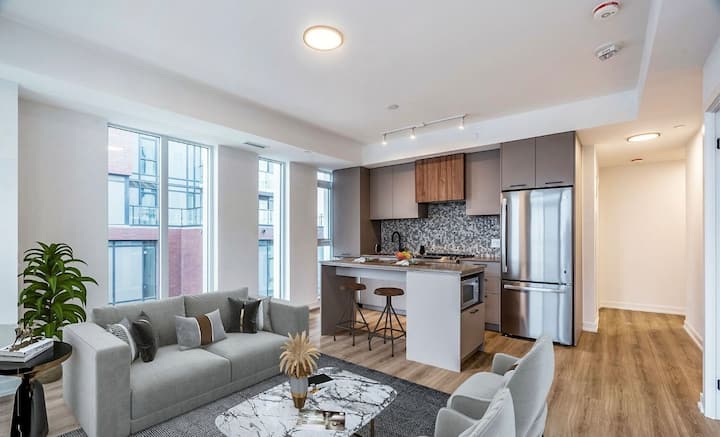 Luxury Brand New Spacious 2 Bedroom Condo - Brampton