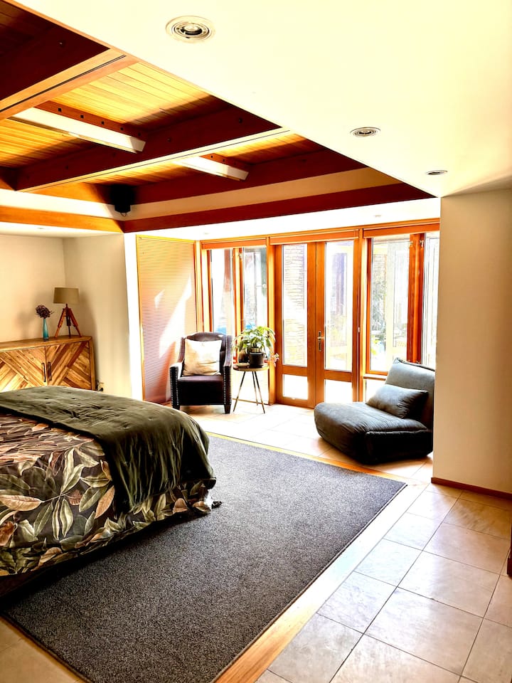 Luxury - Your Own Indoor Pool, Spa & Sauna! - South Island