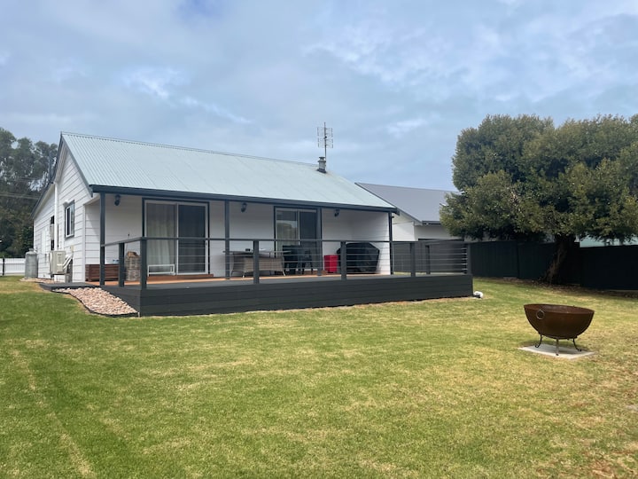 Guichen Cottage - Free Wi-fi, Town Centre! - Robe