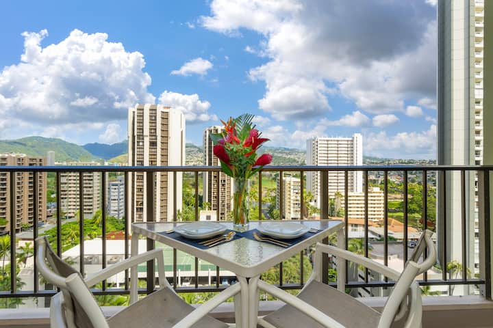 17th-floor Views • 2 Blocks To Beach - Kailua, HI