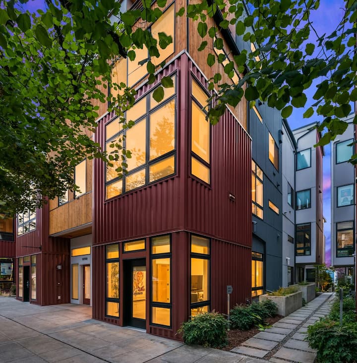 West Seattle's Modern Townhome - Seattle, WA