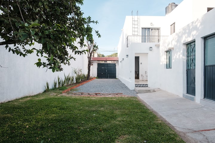 Spacious 5br W/ A/c, Garden & Great Location - Zapopan