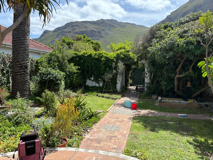 5 Min Walk To Muizenberg Beach - Cape Town