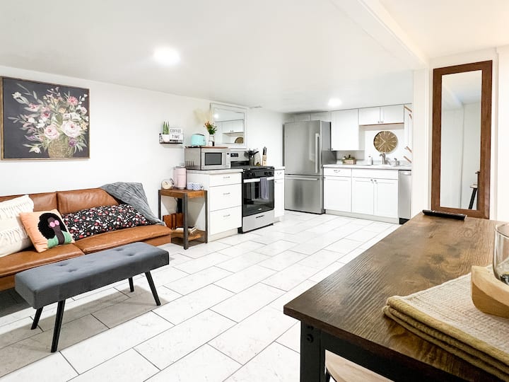 Modern 2 Bd Central Suite W/full Kitchen, Spa & Wd - Idaho Falls, ID