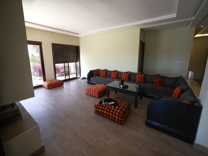 Upstairs Villa - Ben Slimane
