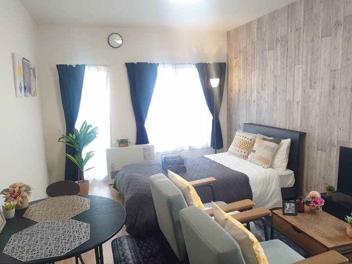 グレイッシュウッドのアクセントクロスで落ち着いたシックなお部屋！ - Sapporo