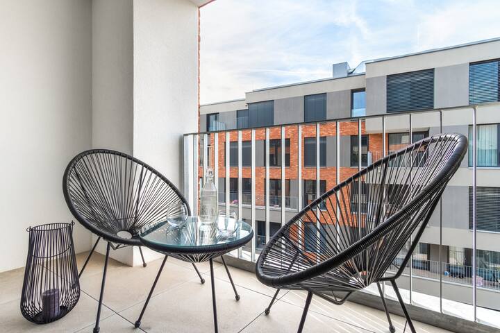 Balcony • Netflix • 100mbs - Prague