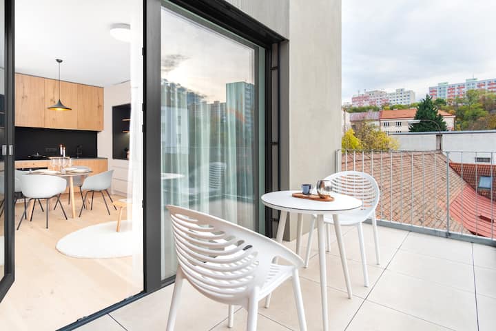 1bdr Apt. W/ 2 Terraces • Netflix • 100mbps! - Prague