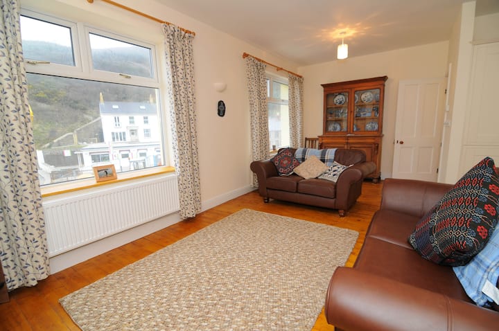 Perfect Sea Front Property, For A Large Group - Llangrannog