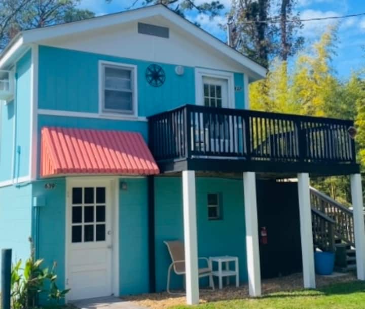 Crows Nest 
(Upstairs) 637 - Harkers Island, NC