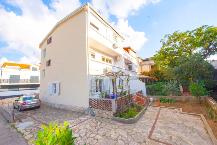 Apartments Violeta - Max. 12 People In The Center - Novalja