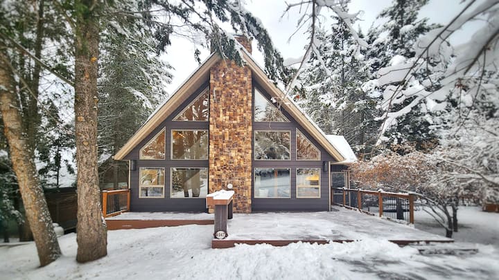 Modern Cabin • Hot Tub • 2 Kings • Beach Access - Canada