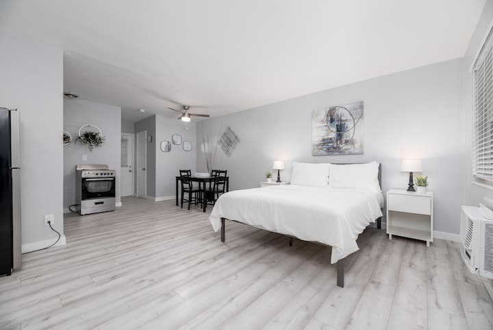 Just Off Wilton Drive! Apt 3 - Wilton Manors, FL