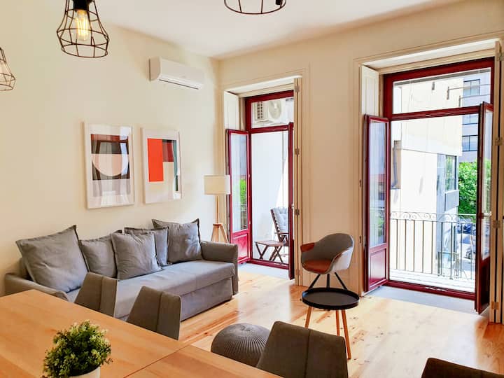 Comfortable Flat, Cozy Balcony Close To Aliados Av - Porto