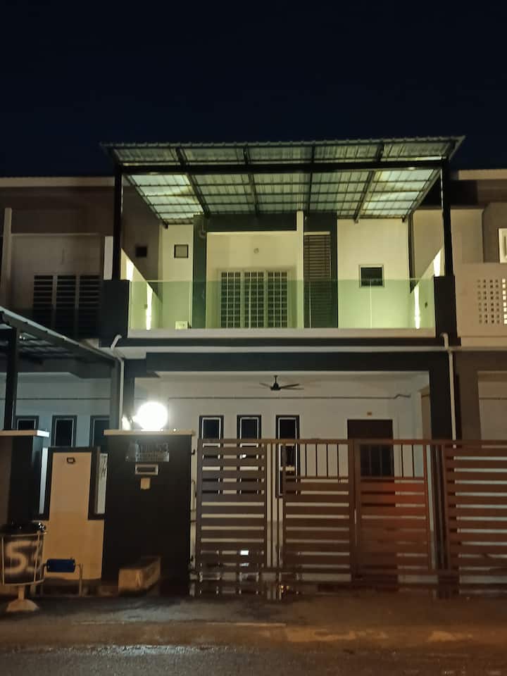 Baby-friendly Homestay - Sitiawan