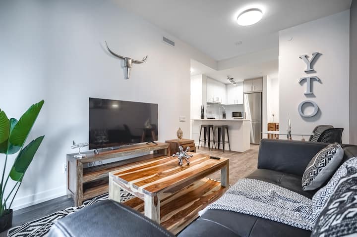 Upscale 1br Apt With Stunning Views, Near Cn Tower - Toronto