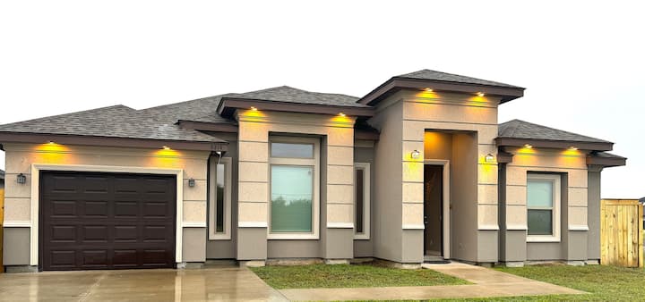 Chic And Cozy Dream Getaway - Harlingen, TX