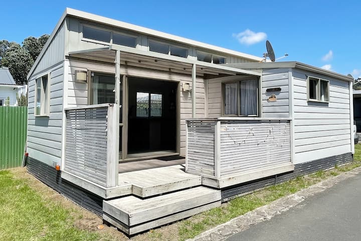 The Hut - Waihi Beach