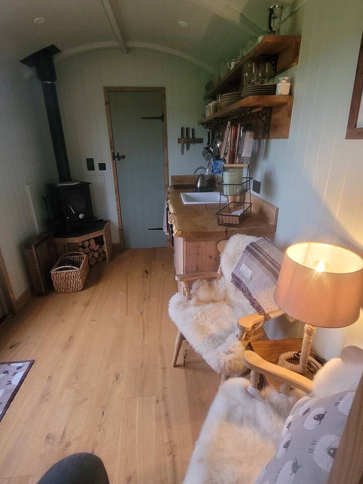 Shepherds Hut In South Downs - Saddleback - South Downs