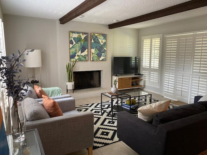 Lakeway Condo & Pool Rental - Lakeway, TX