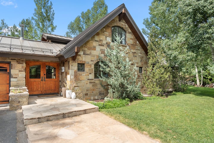 Aspen’s Best Location! Book Now To Save! - Aspen, CO