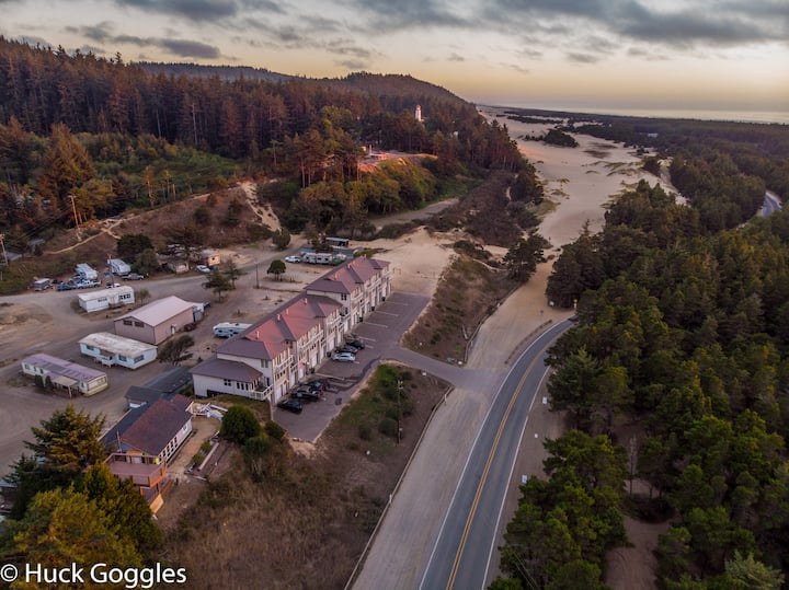 Pointe Condominium 3bd, 2bth Direct Dune Access! - Umpqua Lighthouse State Park, Reedsport