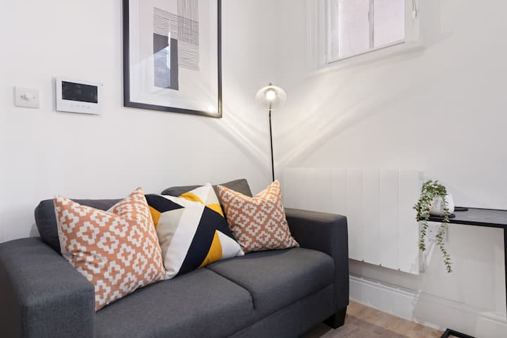 Comfortable 1 Bed Studio, 10/10 Location - Nottingham