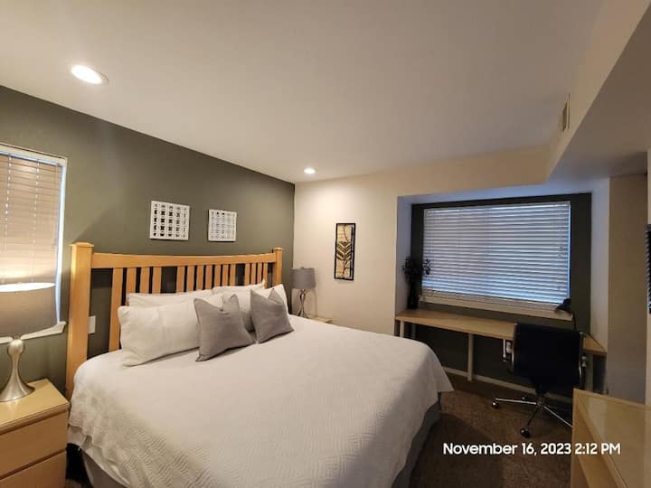 1 Bed 1bath 1st Floor Condo - Aurora