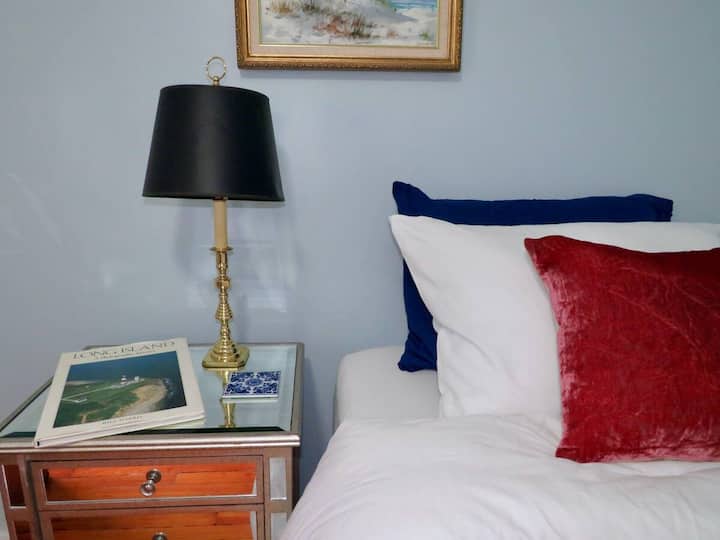 Sunny Room In The Heart Of L.i. - Bellport, NY