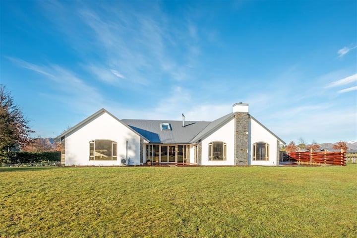 Luxurious 5-bedroom Retreat - Hanmer Springs