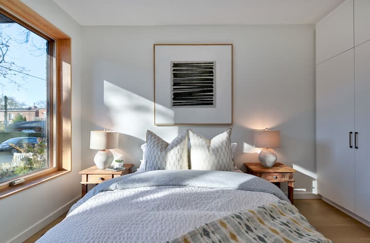 Rejuvenate In Luxurious Family Oasis - Toronto