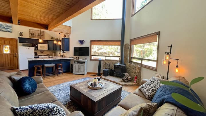 Peaceful Pines Cabin, On 3 Fenced Acres. - Flagstaff, AZ