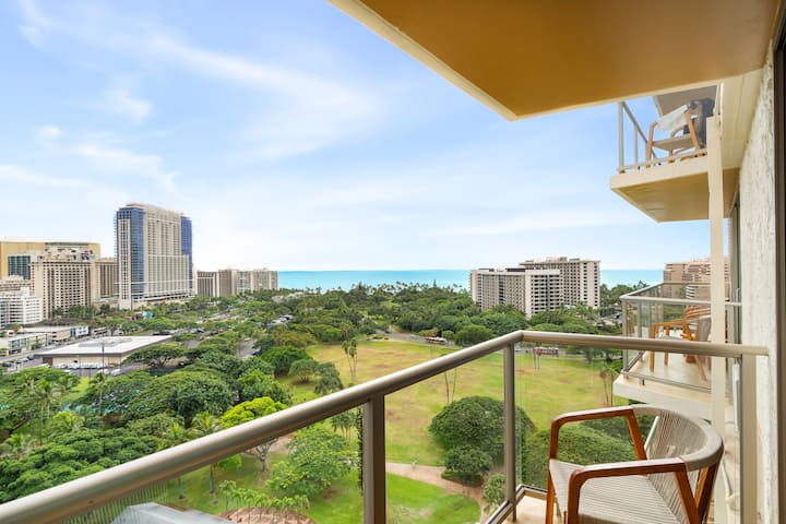 Luana 1509 Stunning Studio, Park & Ocean Views - Kahanamoku Beach, HI