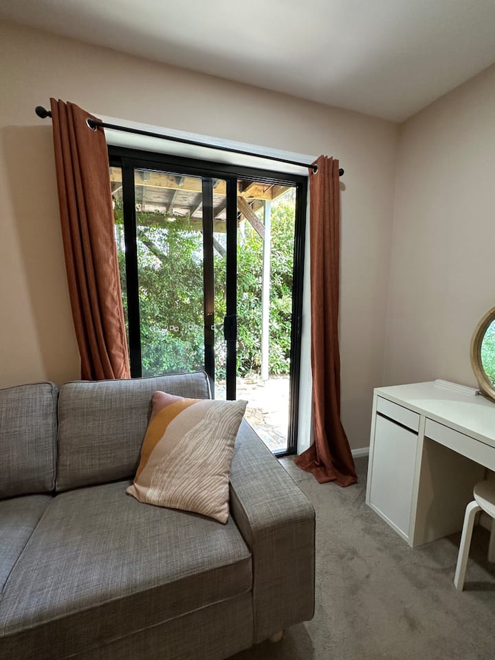 Modern Self-contained Studio - Springwood