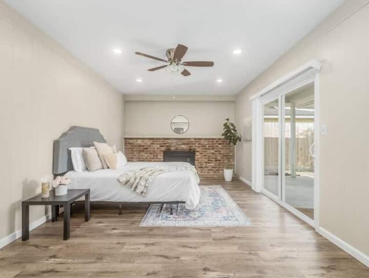 Clovis House |2 Car Garage |Spacious 4 Bed: 2 Bath - Fresno, CA