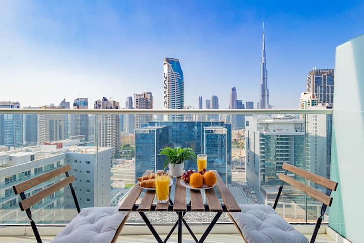 Elegant 1 Br Business Bay | Burj View | Gym & Pool - Dubái