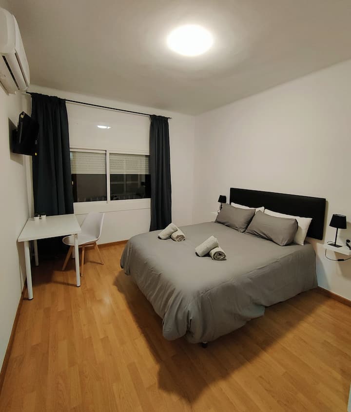 C2 Amplia Habitación Doble - Granollers