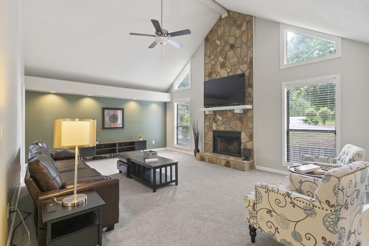 Cozy Family Cabin. Pet Friendly - Kennesaw, GA