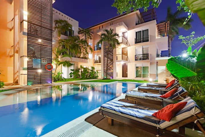 5 Condos - 13 Bedrooms - Center - Playa del Carmen