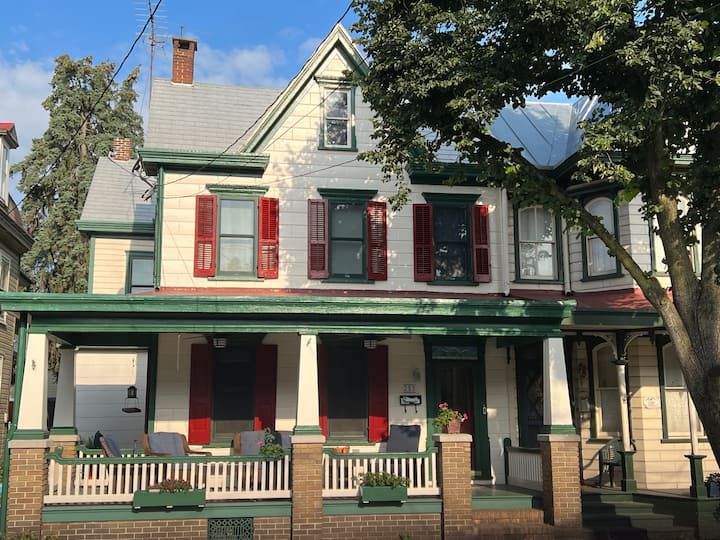 A 5 Minute Walk To Colleges And Downtown Square - Carlisle, PA