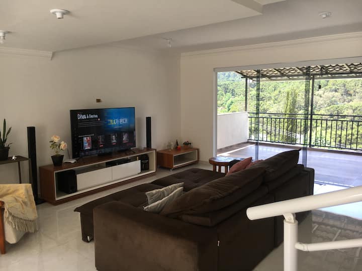 Casa Com Vista Deslumbrante - Campos do Jordão