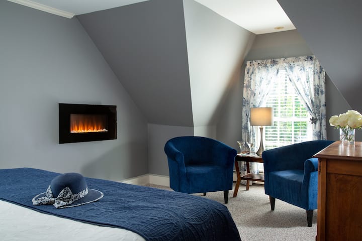 Inn At Pleasant Lake - Junior Suite 9 - New London, NH