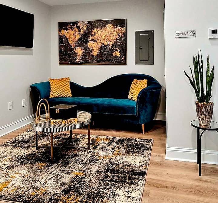 Luxury Hotel Suite | Walk To Superdome | Parking - Metairie, LA