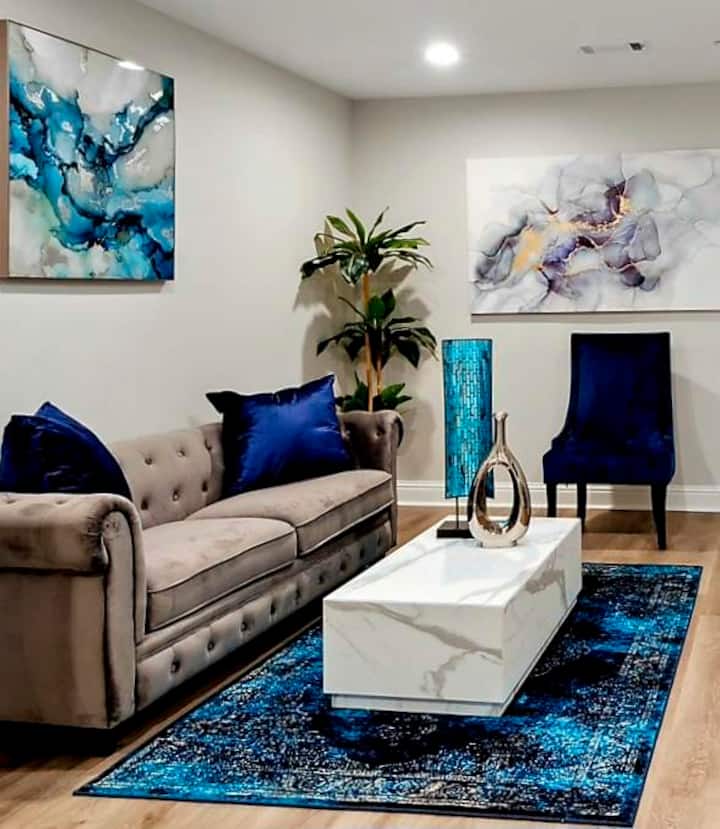 Plushy Hotel Suite- Walk To Superdome Free Parking - New Orleans, LA